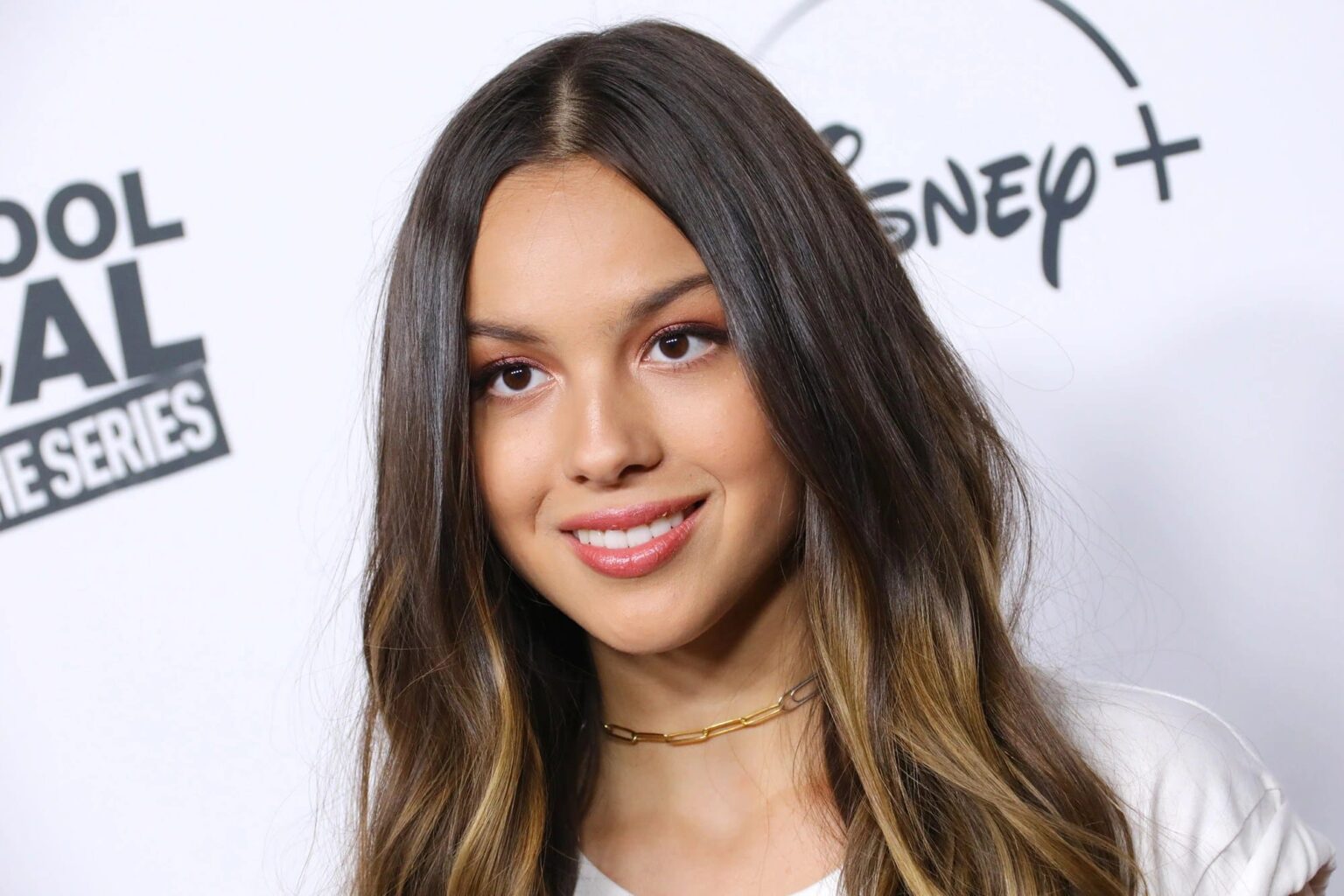 Conoce a los padres de Olivia Rodrigo, Ronald y Sophie Rodrigo - GAG01